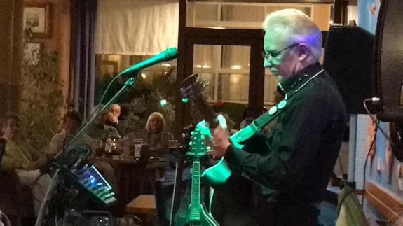 The Rockin' Rev's contemporary gospel . surinenglish.com