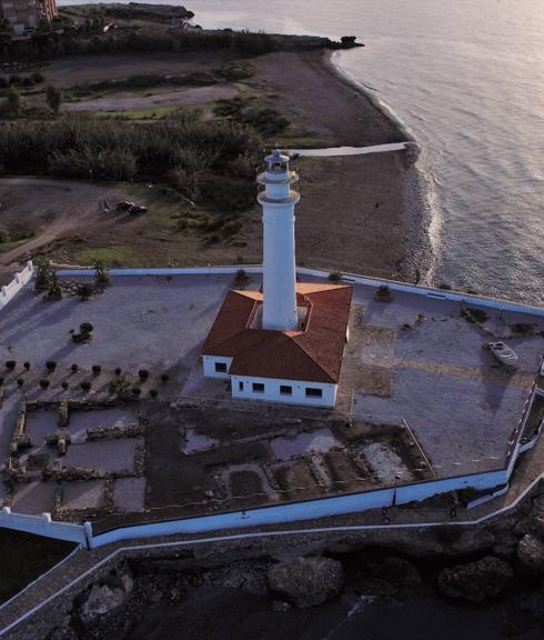 Town hall looks into possibility of opening up Torrox lighthouse to the ...